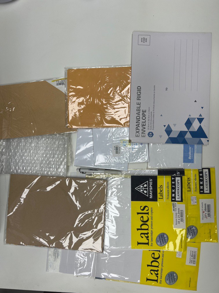 Posting material, craft paper, envelopes, sticker labels, bubble wrap ...