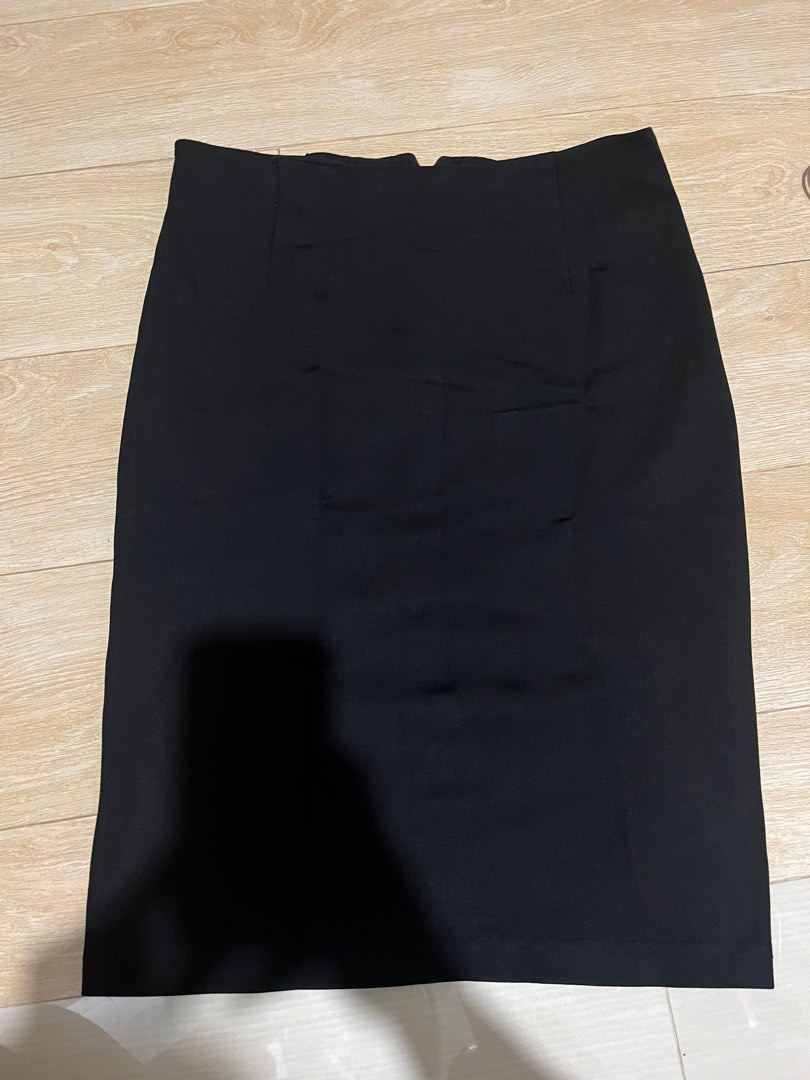 Rok Span Hitam the executive, Fesyen Wanita, Pakaian Wanita, Gaun & Rok di Carousell