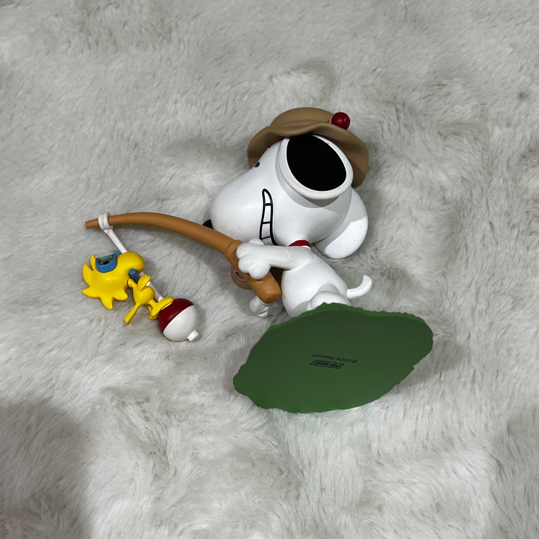 Snoopy Bite the Bait, Hobbies & Toys, Toys & Games on Carousell