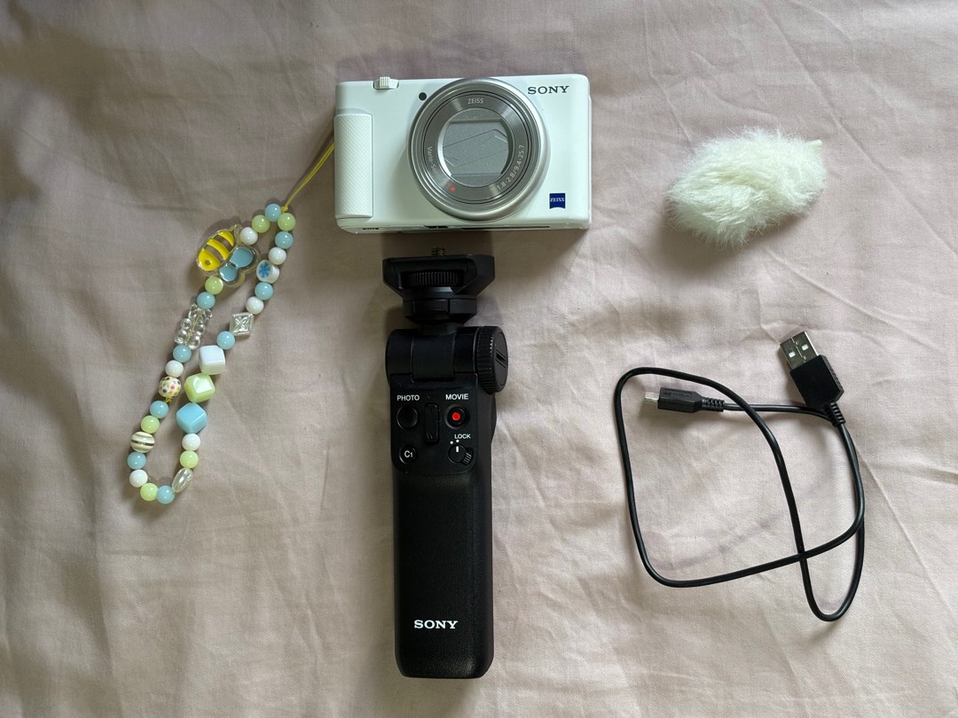 Sony ZV-1 white (can buy with or without handgrip), Photography ...