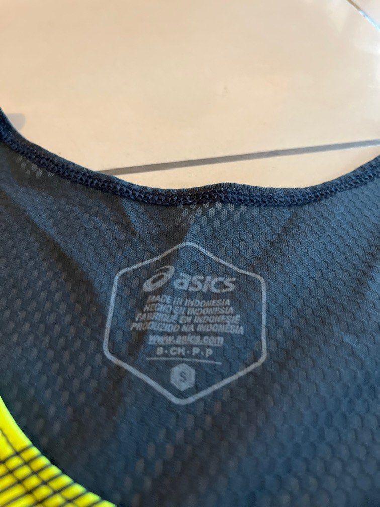 ASICS Light Graphic Singlet, Men's Fashion, Activewear on Carousell