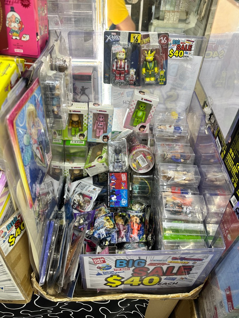 Big Sale $40!!! AKB 48 bearbrick / Kubrick / 70% bearbrick, 興趣及遊戲, 玩具 & 遊戲類 - Carousell