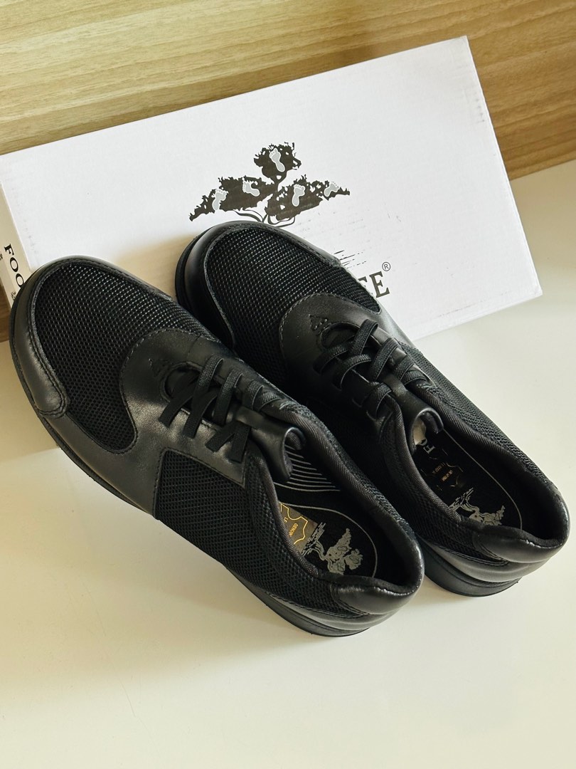 BNIB Nursing shoe, Women's Fashion, Footwear, Sneakers on Carousell