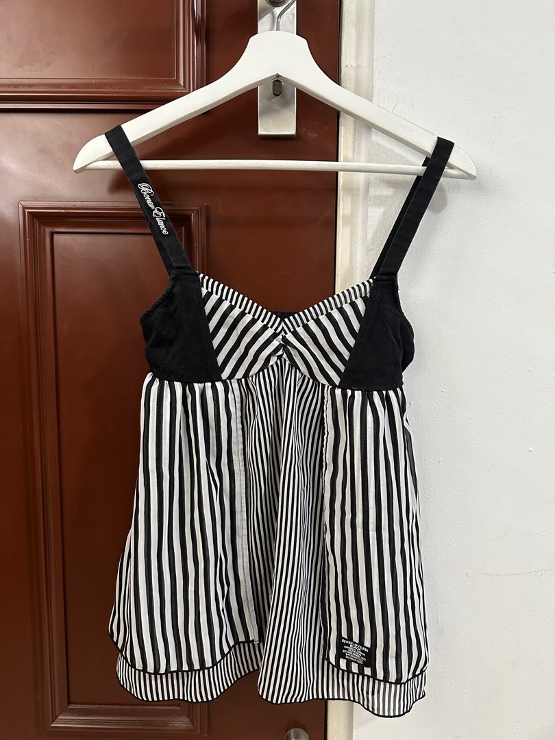 B&W v-neck cami, Women's Fashion, Tops, Sleeveless on Carousell