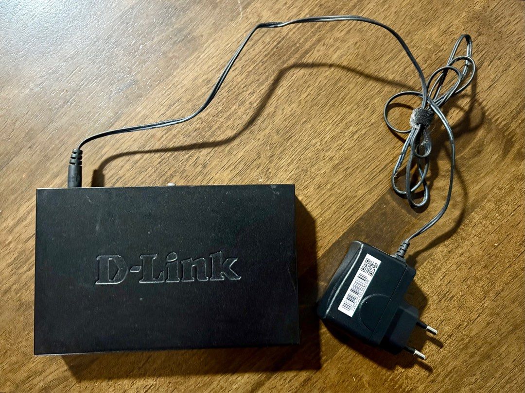 D-Link 8-Port Gigabit Unmanaged/Plug and Play Switch | Fanless | Metal ...