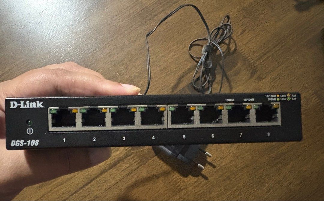 D-Link 8-Port Gigabit Unmanaged/Plug and Play Switch | Fanless | Metal Compact Desktop - (DGS ...