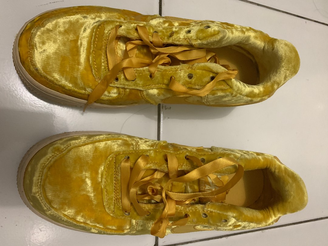 Nike bludru kuning made in indonesia ori, Fesyen Wanita, Sepatu di ...