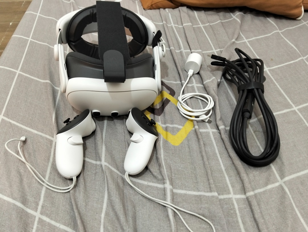 OCULUS QUEST 3 w/ KIWI Headstrap + Charger + 2 Controllers + Kuject ...