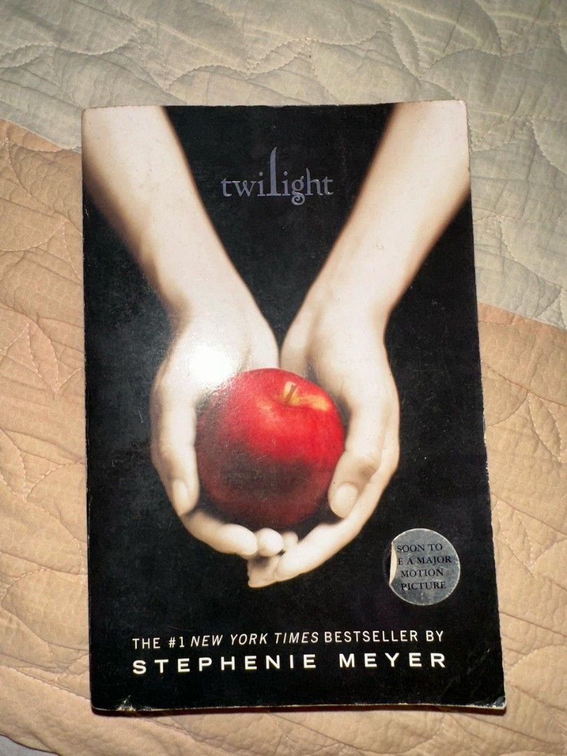 Twilight by Stephanie Meyer, Hobbies & Toys, Books & Magazines ...