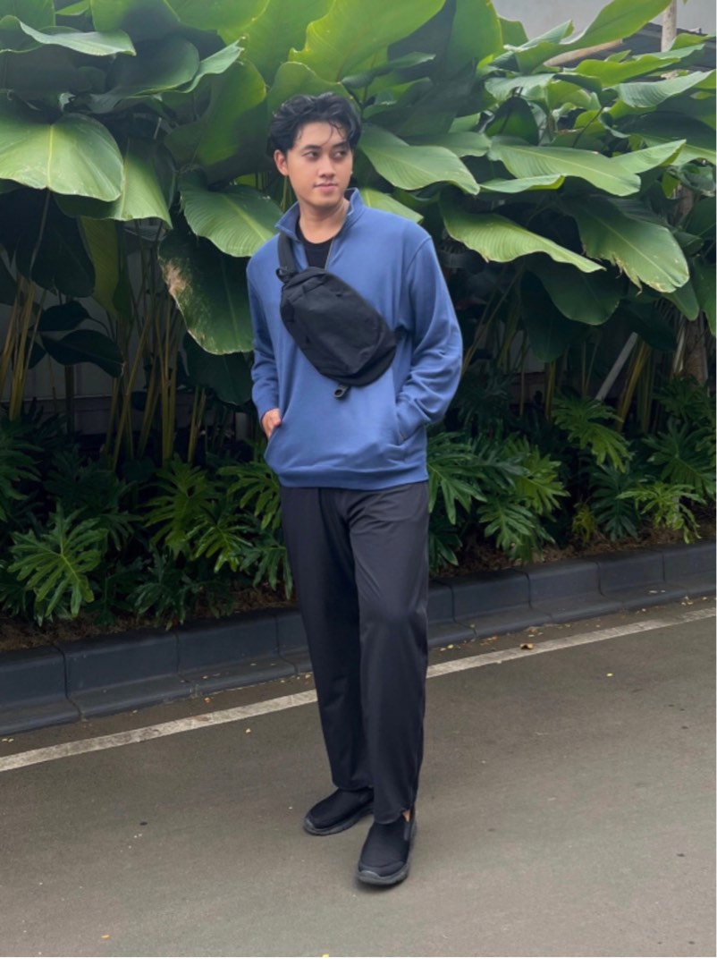 Uniqlo Crossbody Bag (Black colour), Women's Fashion, Bags & Wallets ...