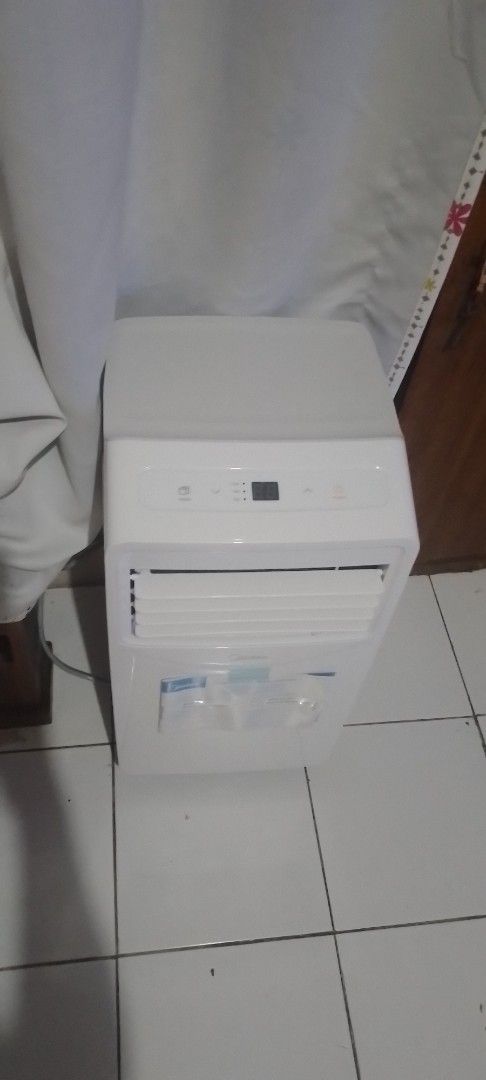 Ac portable Midea 1pk, Elektronik, Lainnya di Carousell