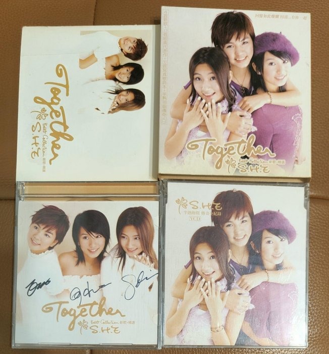 HEBE 田馥甄之S.H.E SHE專輯 together(雙碟簽名版 華研台灣版 已拆極新封面一條折痕免運, 書籍、休閒與玩具, 樂器、音樂相關, CD、DVD在旋轉拍賣