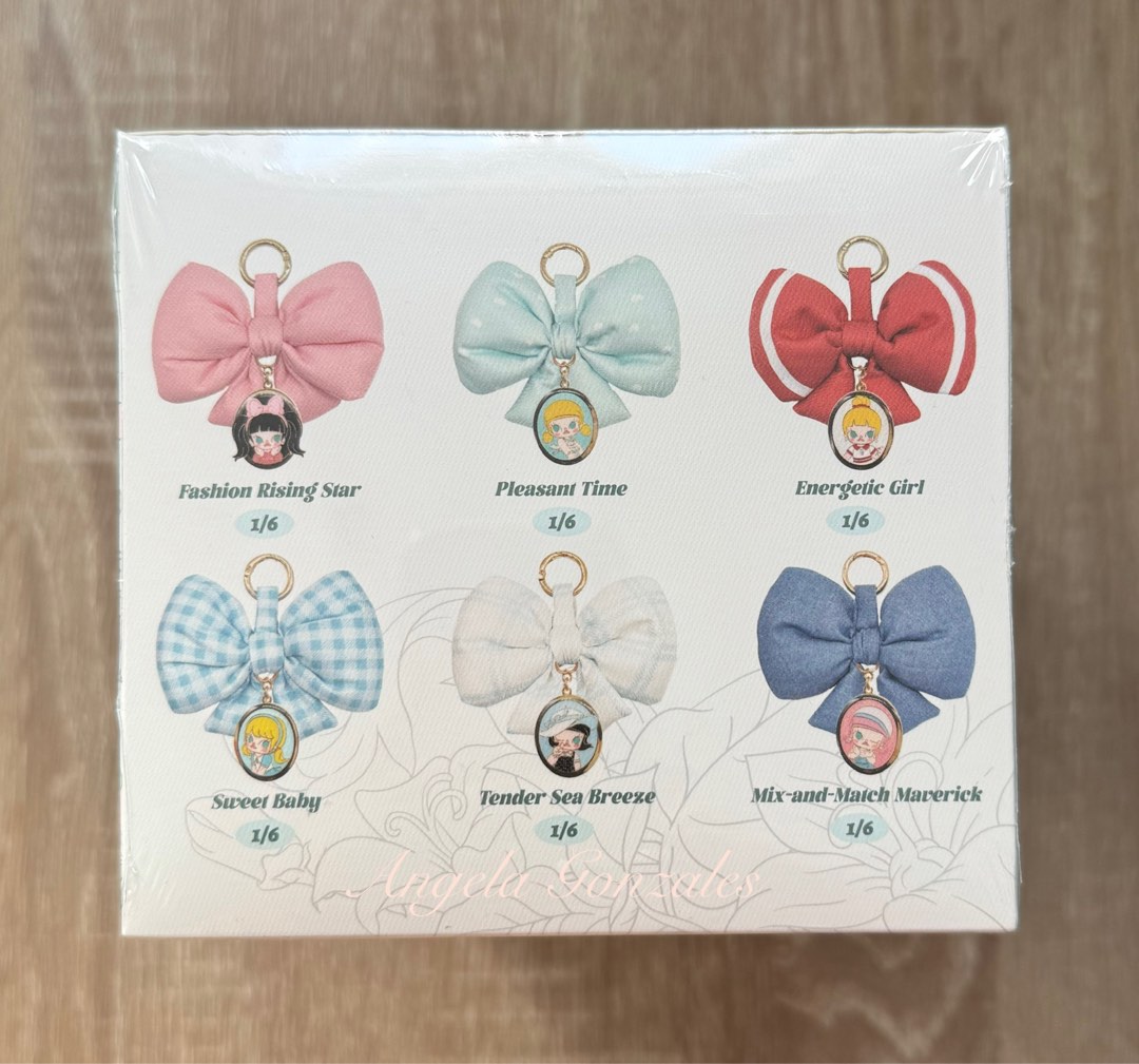 Molly Daily Look - Sachet Blind Box (Set), Hobbies & Toys, Toys & Games ...