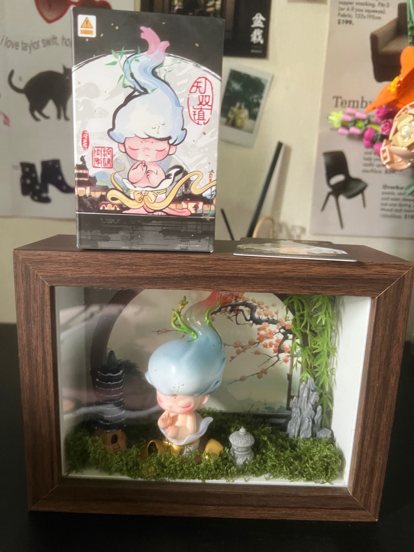 Popmart figurine photo frame display, Hobbies & Toys, Stationery ...