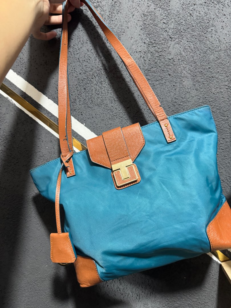 Tas nilon tory burch, Fesyen Wanita, Tas & Dompet di Carousell