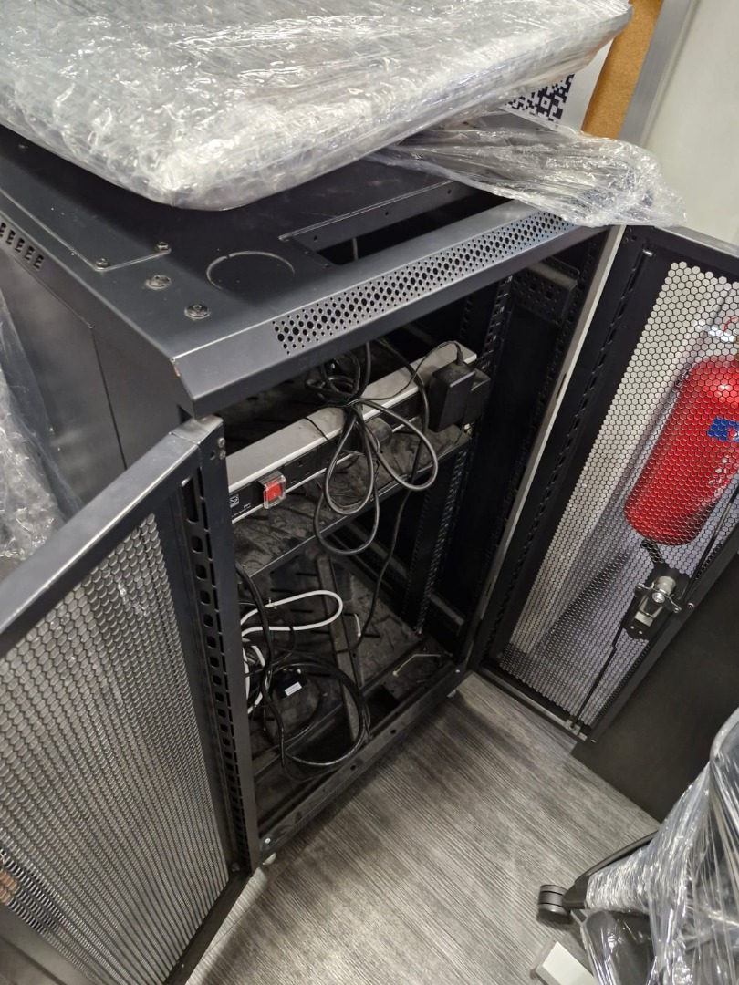 Toten Server Rack - 22RU, Computers & Tech, Office & Business ...