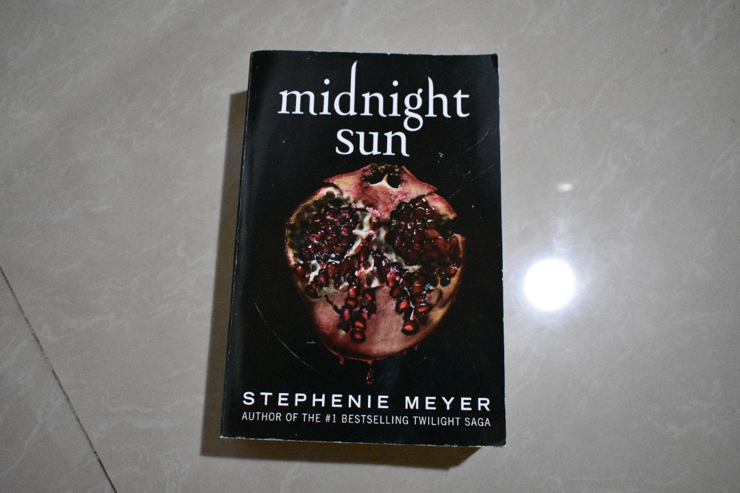 Twilight Midnight Sun / Stephenie Meyer, Hobbies & Toys, Books ...