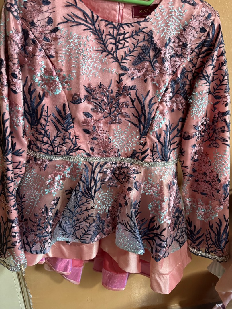 Baju kurung minaz, Women's Fashion, Muslimah Fashion, Baju Kurung ...