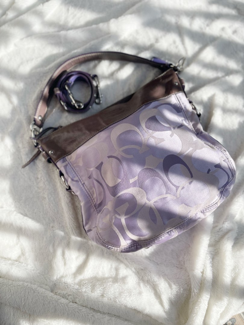 Coach Zoe signature, Barang Mewah, Tas & Dompet di Carousell