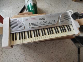 Electronic Keyboard MK-933, Hobbies & Toys, Music & Media, Musical ...