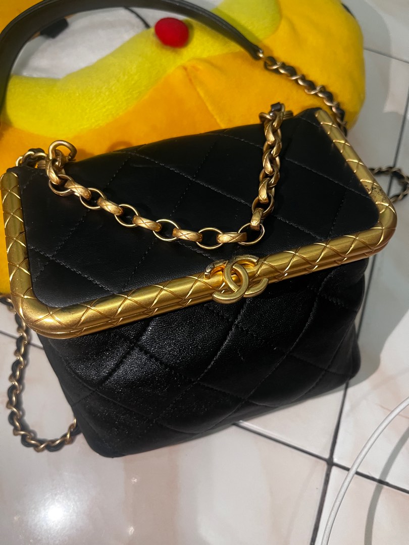 Chanel kiss lock lambskin Authentic, Barang Mewah, Tas & Dompet di ...