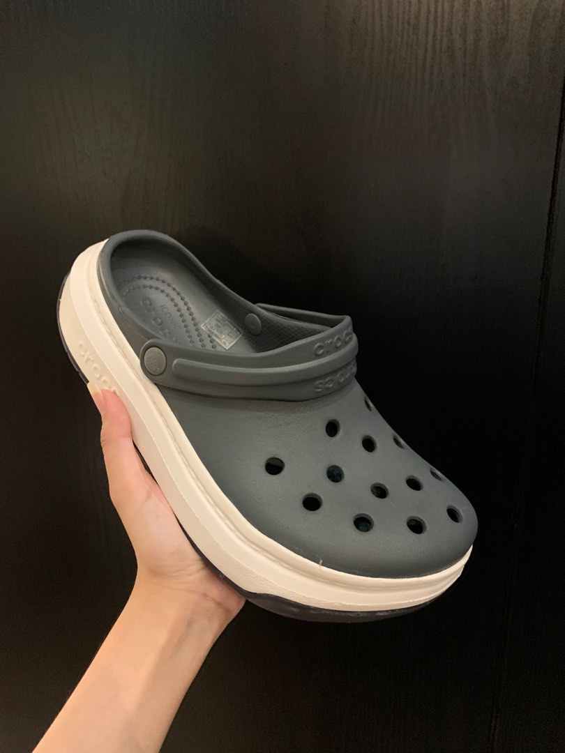 crocs dark grey, Fesyen Pria, Sepatu , Sandal di Carousell