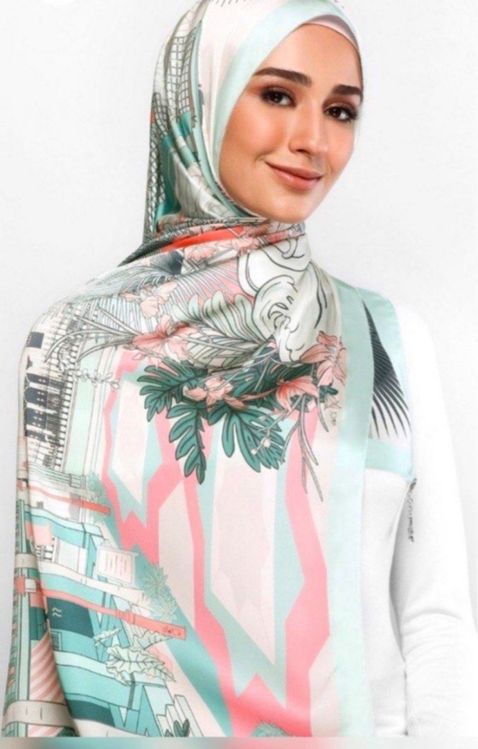 Duck Shawl Singapore Sentosa, Women's Fashion, Muslimah Fashion, Hijabs ...