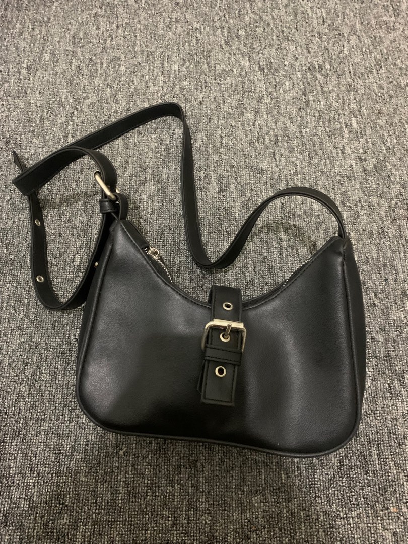 selusa black slingbag tas, Fesyen Wanita, Tas & Dompet di Carousell