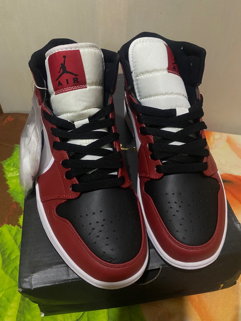Sepatu Sneakers Nike Air Jordan 1 Mid Chicago Red Black Toe 100% ORI, Fesyen Pria, Sepatu ...