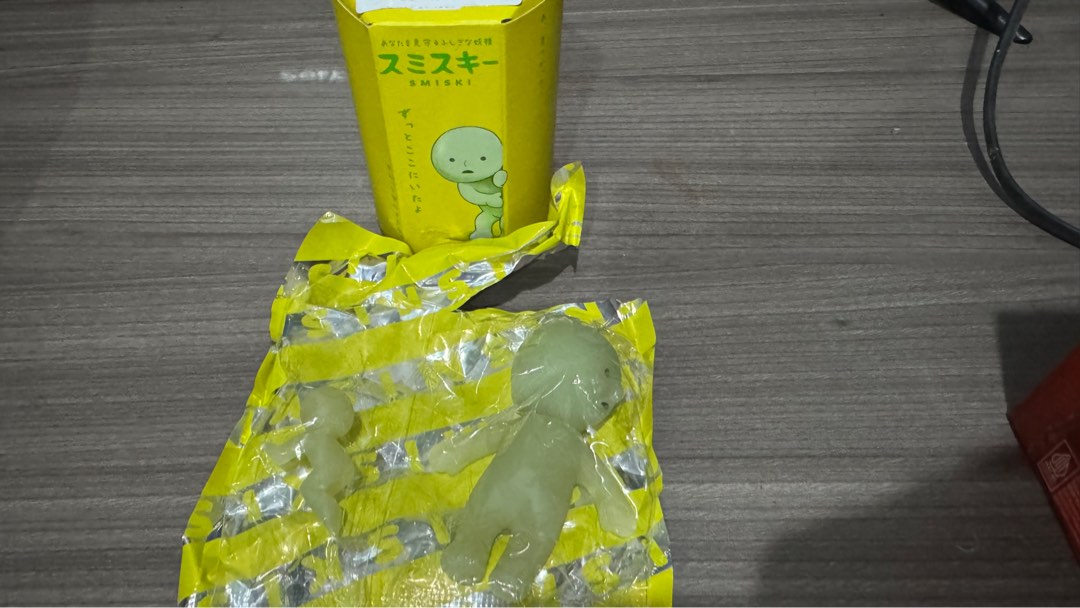 SMISKI Series 1 Hiding with Little Smiski Peeking secret, Hobbies ...