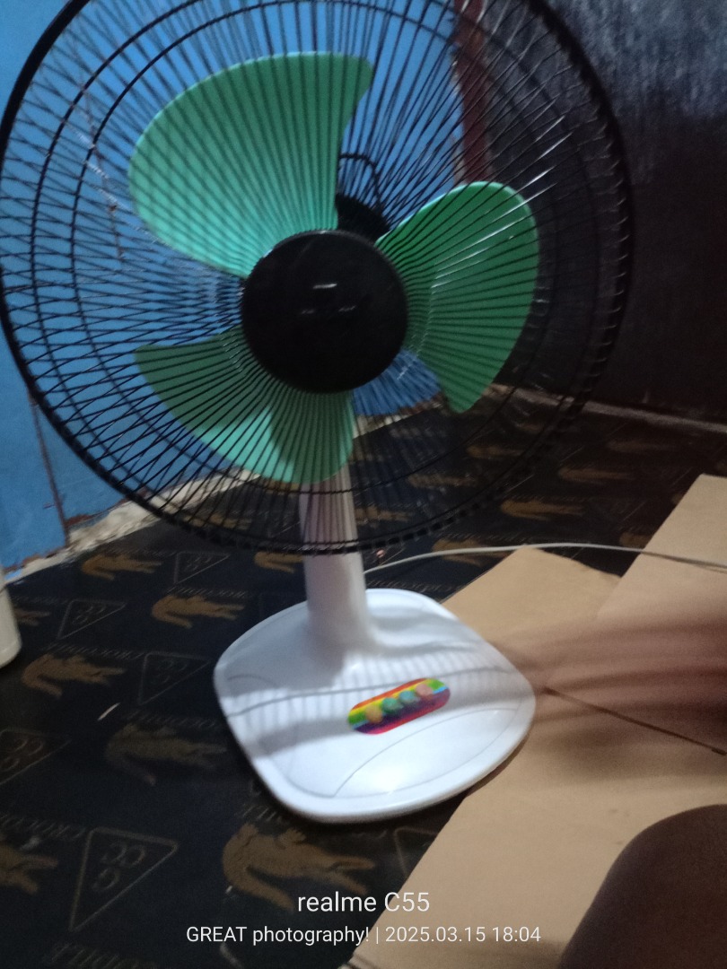 Standard desk fan16", Furniture & Home Living, Lighting & Fans, Fans on ...