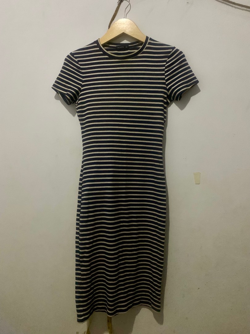 Uniqlo salur knit dress pressbody, Fesyen Wanita, Pakaian Wanita ...