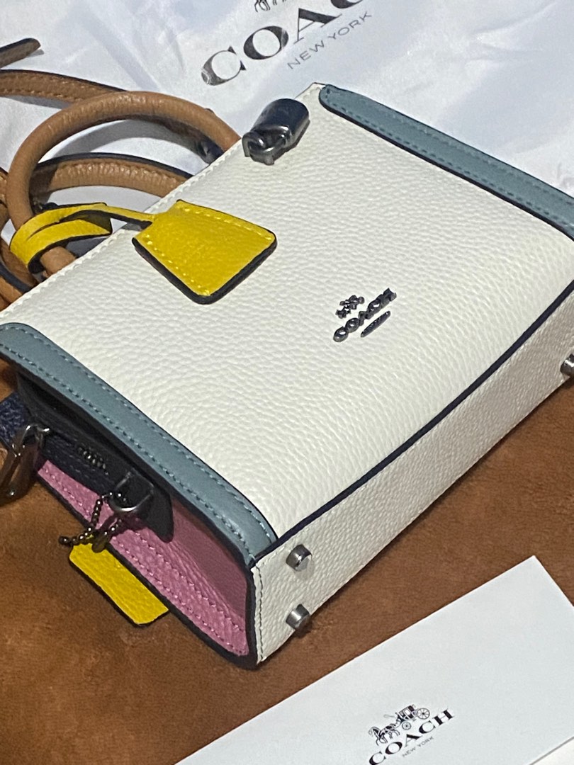 Coach Micro Zoe Crossbody, Fesyen Wanita, Tas & Dompet di Carousell