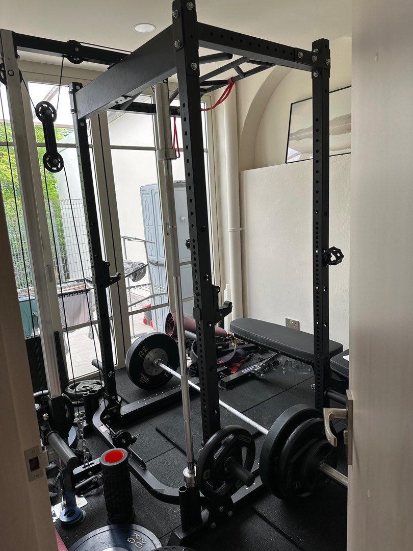 Gym Set Squat Power Rack Bench Pulldown and Pull up Bar, Sports ...