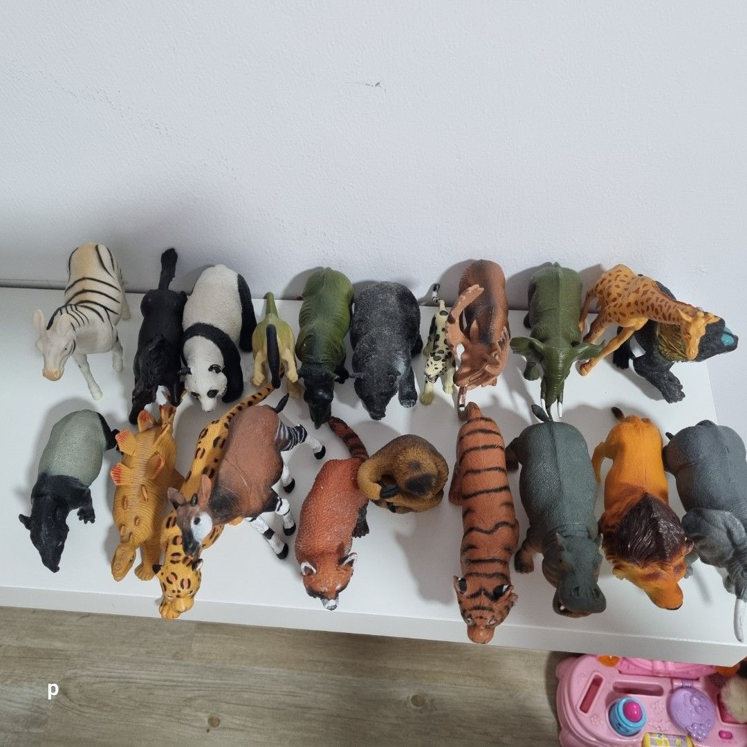 Animals Pretend Play Zoo and 2 Dinos with a Tub, Hobbies & Toys, Toys ...