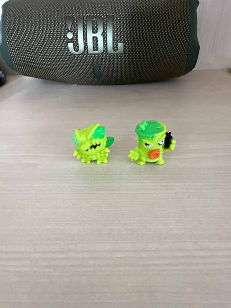 Mrbeast lab swarms toxic, Hobbies & Toys, Toys & Games on Carousell