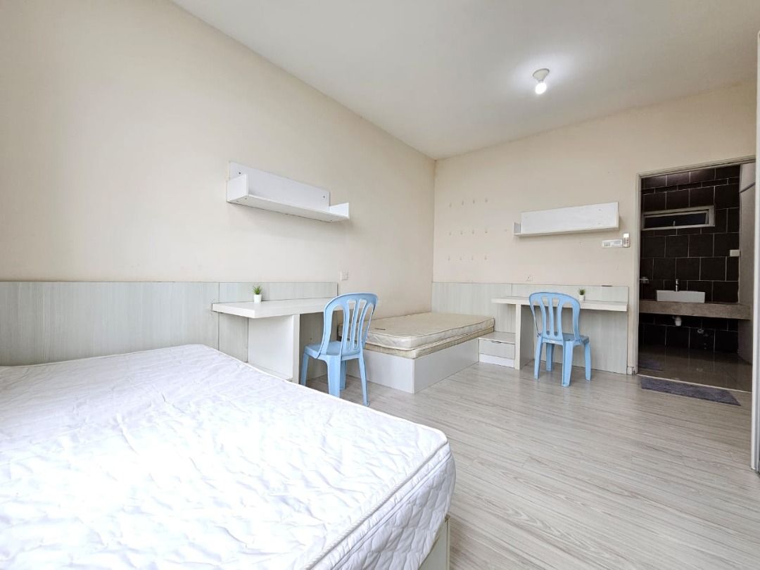 Starz Valley Nilai Private Big Room, Full Furnish, Foc electric-water ...