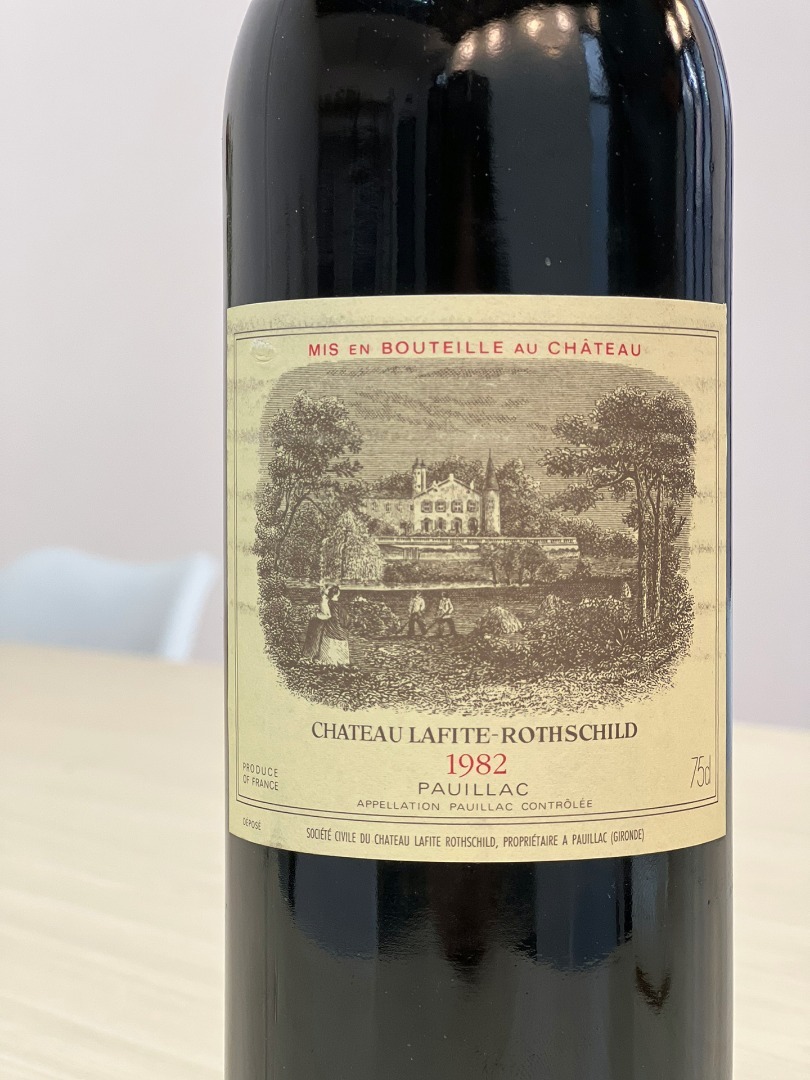 高價回收82年拉菲 1982 Lafite 法國紅酒 Wine, 嘢食 & 嘢飲, 酒精飲料 - Carousell