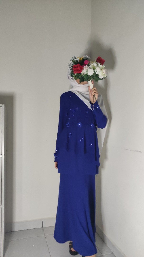 BAJU RAYA ROYAL BLUE, Women's Fashion, Muslimah Fashion, Baju Kurung ...