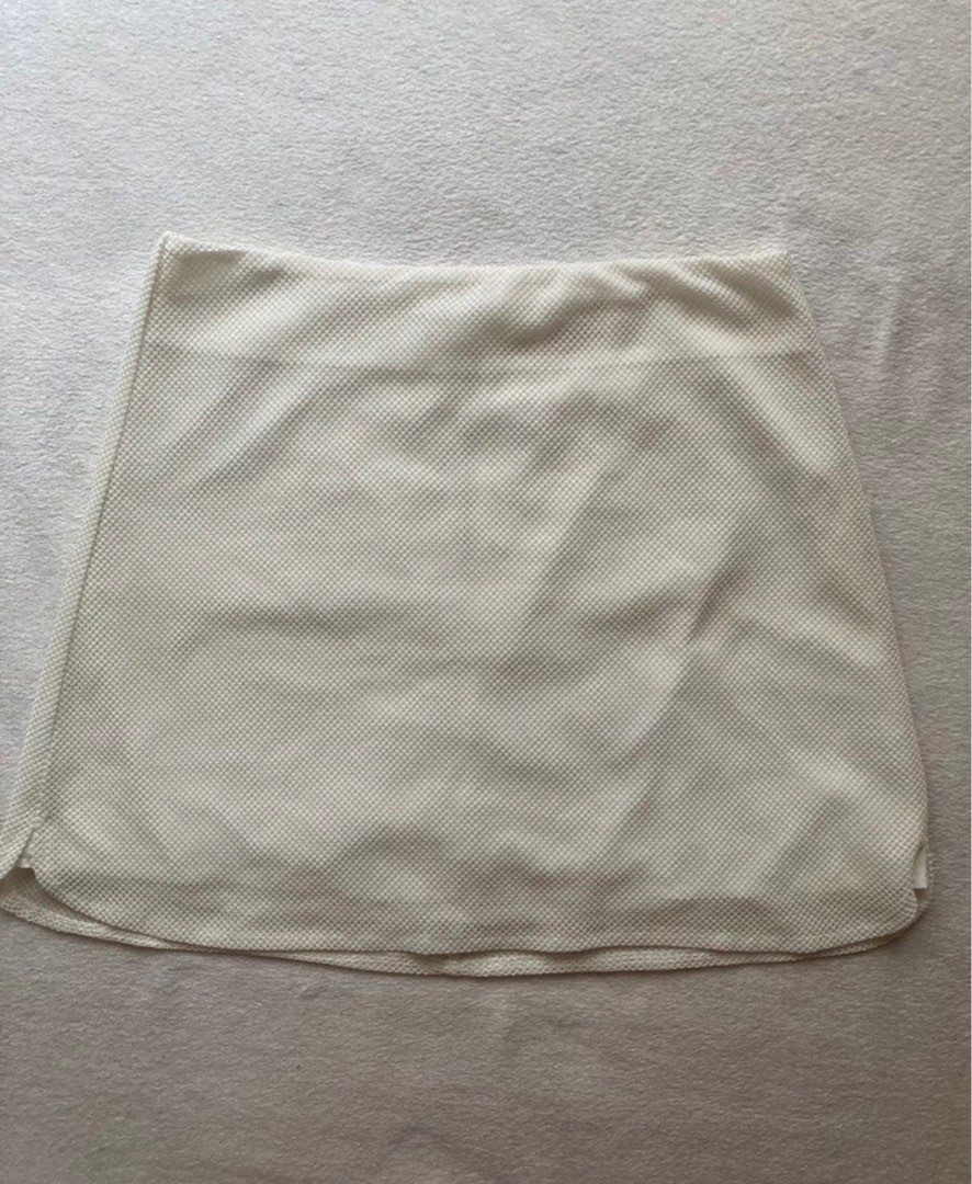 BENCH White Mini Skirt, Women's Fashion, Bottoms, Skirts on Carousell