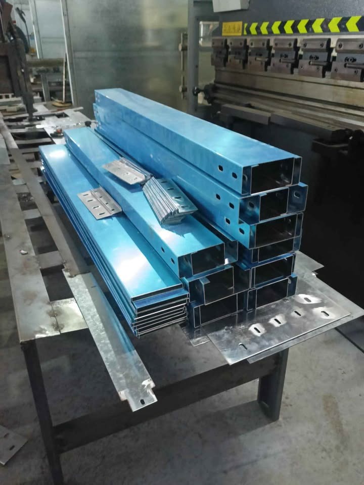 Cable tray wireway type, Commercial & Industrial, Construction ...