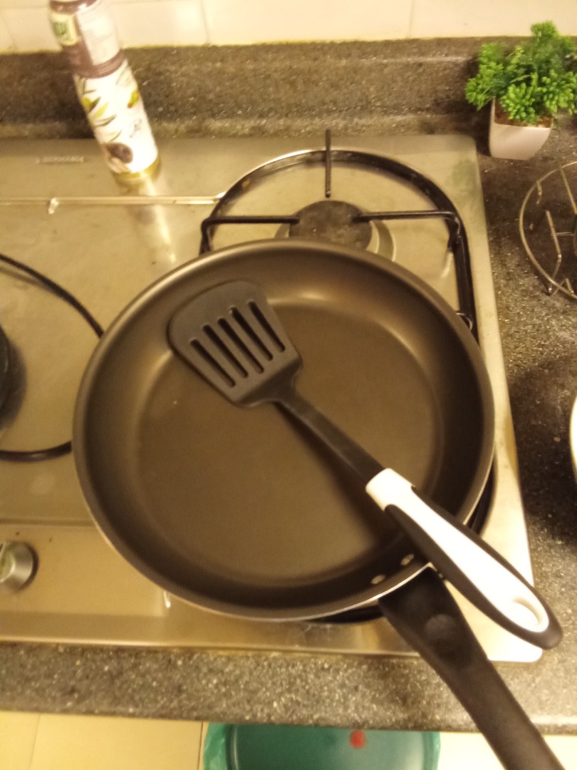 Frying pan, Furniture & Home Living, Kitchenware & Tableware, Cookware ...