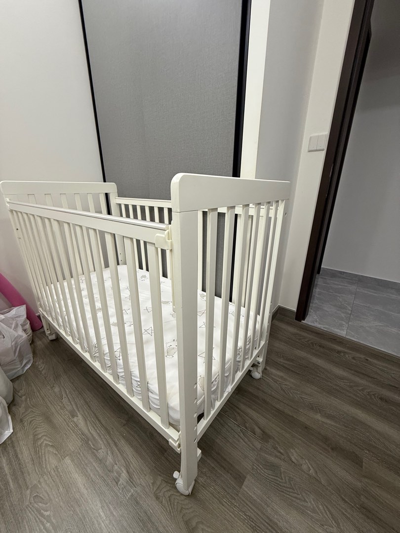 Happy Wonder 5-in-1 Convertible Baby Cot, Babies & Kids, Baby Nursery ...