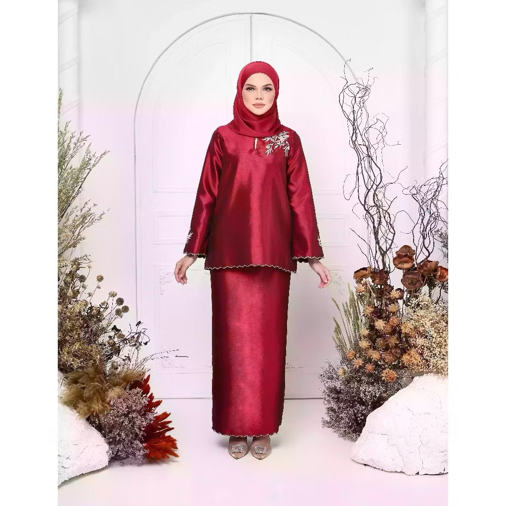 Hijabista.hub Kamilia Kurung Burgundy, Women's Fashion, Muslimah ...
