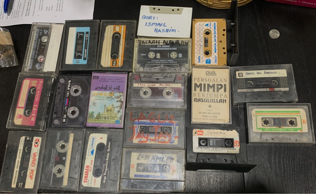 Kaset lama longgok, Hobbies & Toys, Music & Media, CDs & DVDs on Carousell