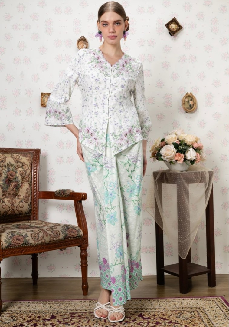 Kebaya Lace Lubna Raya Collection 2025, Women's Fashion, Muslimah ...