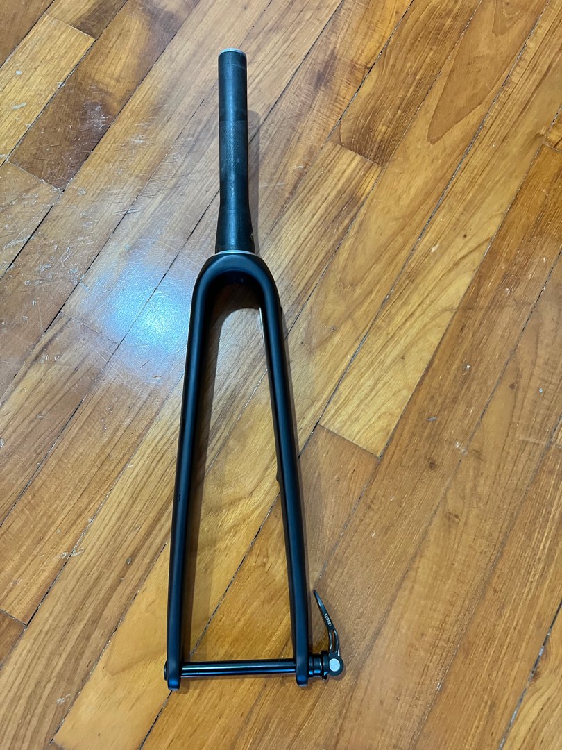 Lynskey pro road carbon fork, Sports Equipment, Bicycles & Parts, Parts ...