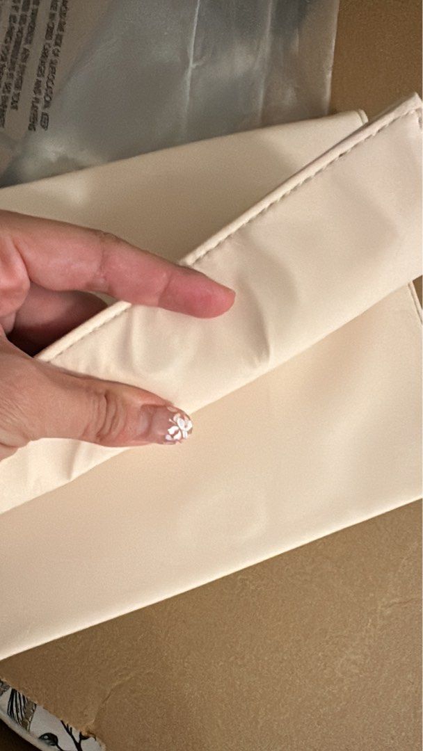 Nars magnetic pouch, Women's Fashion, Bags & Wallets, Purses & Pouches ...