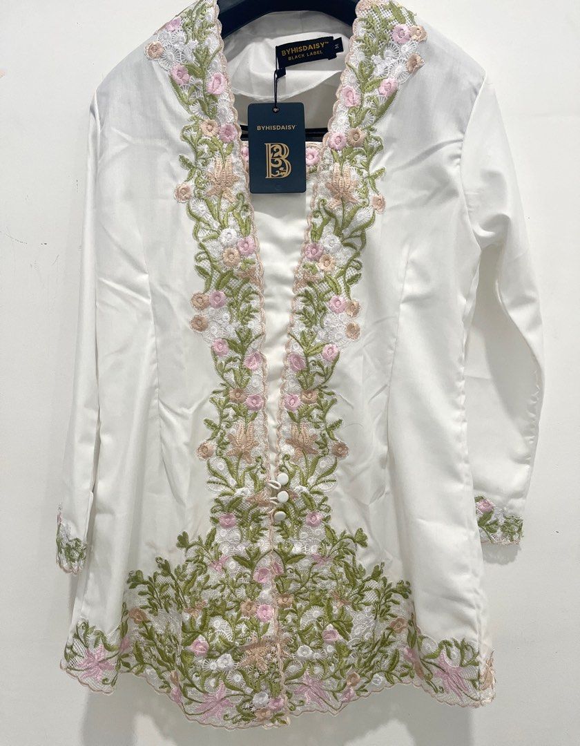NEW RAYA 2025 - BYHISDAISY Kebaya Eshal White X Embun Green, Women's ...