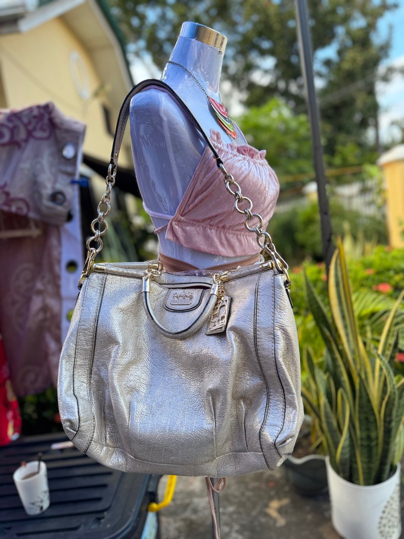 Original coach bag in gold color, Luxury, Bags & Wallets on Carousell